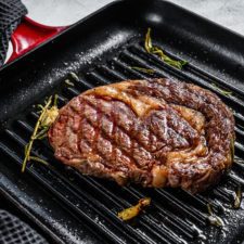 How to Cook a Prime Rib Steak in the Oven