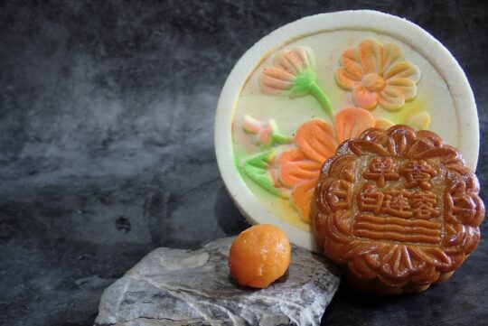 What do mooncakes taste like? - BlogChef