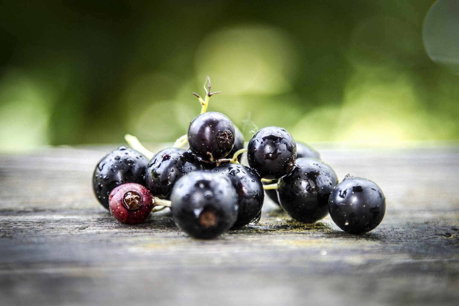 What Does Black Currant Taste Like? - BlogChef