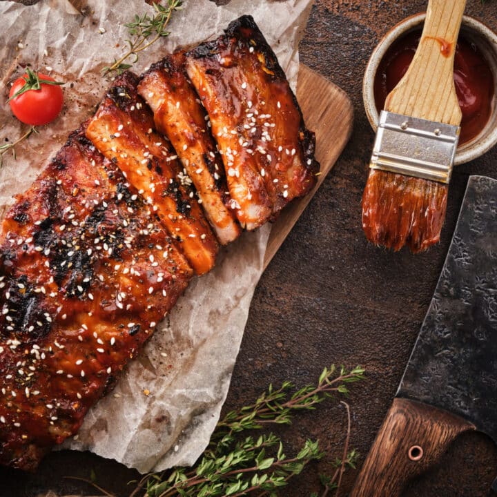 How to Cook a Rack of Ribs in the Oven